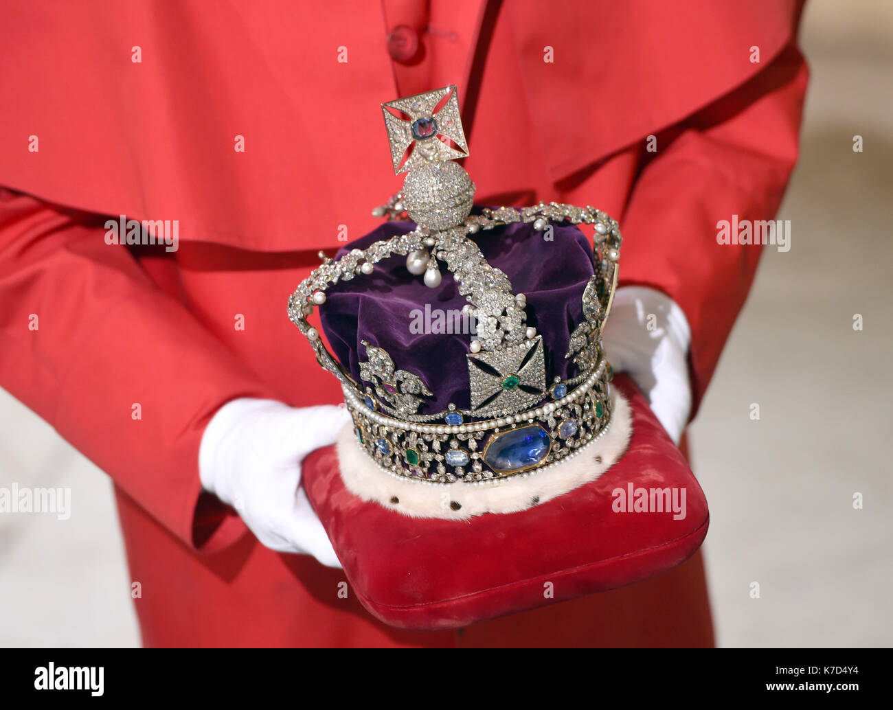Imperial state crown hi-res stock photography and images - Alamy