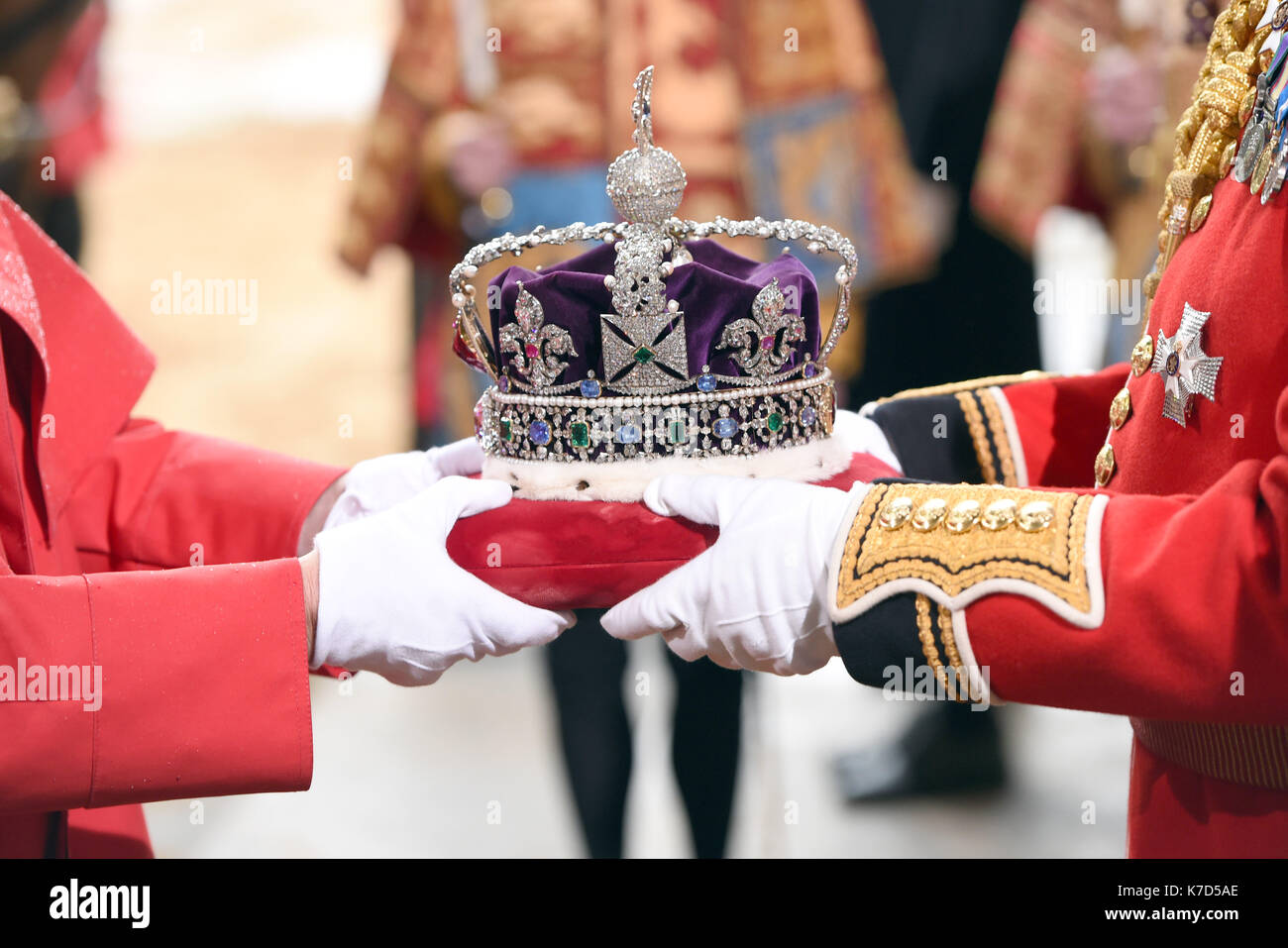 Imperial State Crown Stock Photos & Imperial State Crown Stock Images ...