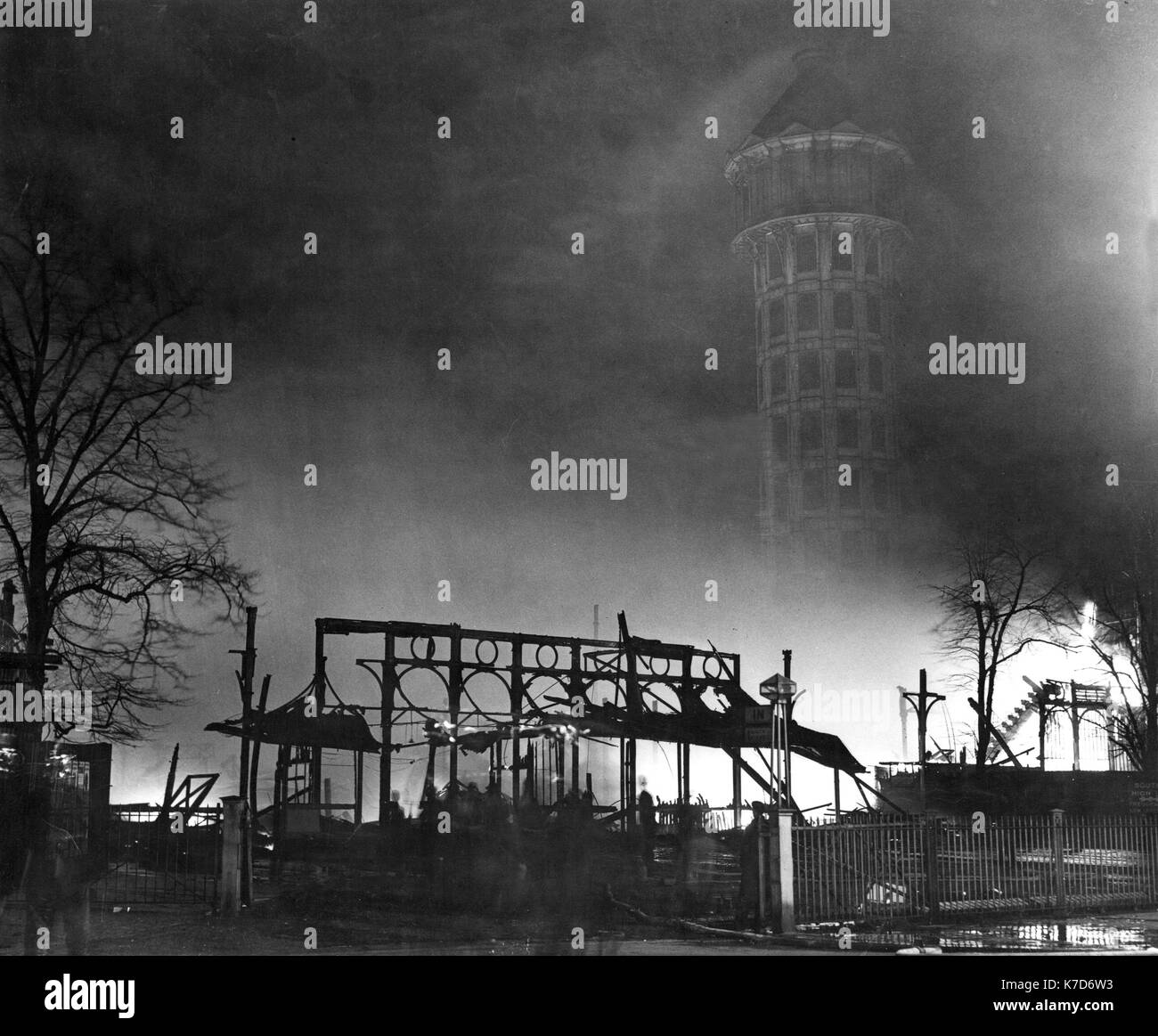 Photo Must Be Credited ©Alpha Press 050000 30/11/1936 The Crystal ...