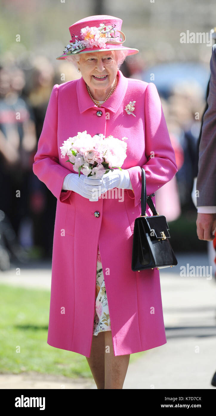 Queen elizabeth black teeth hi-res stock photography and images - Alamy