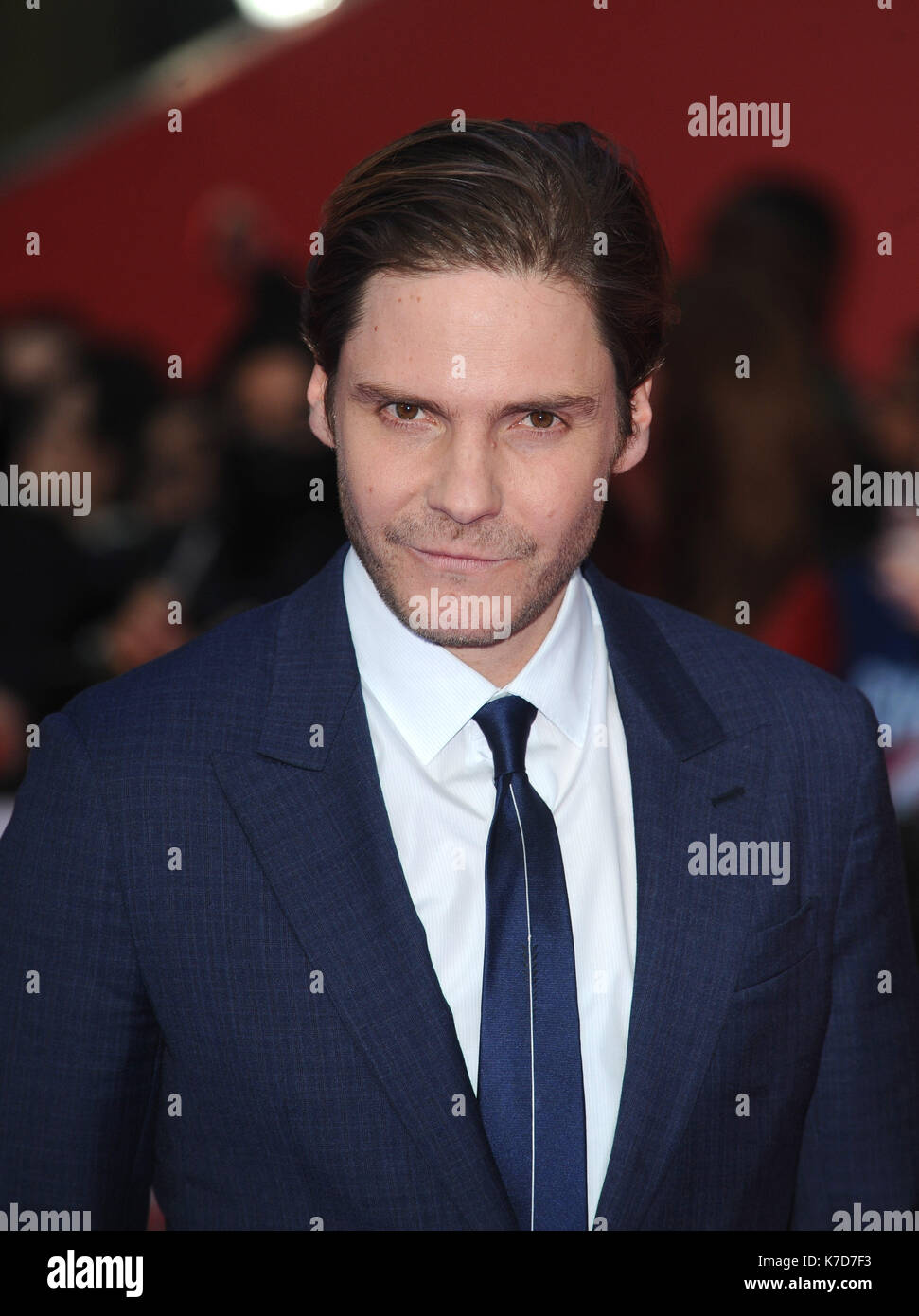 Smiling captain america hi-res stock photography and images - Alamy