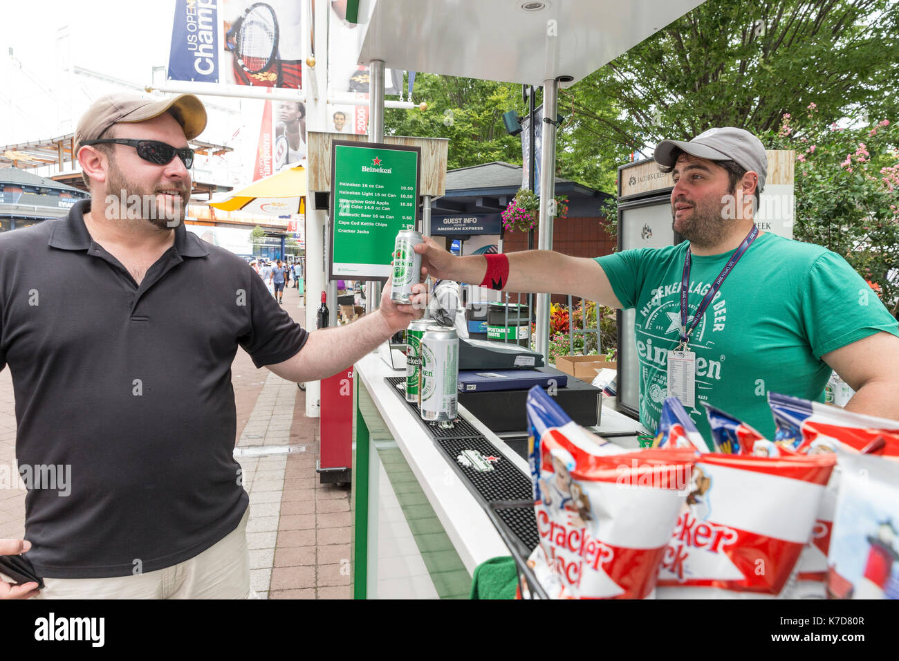 Heineken open hi-res stock photography and images - Alamy