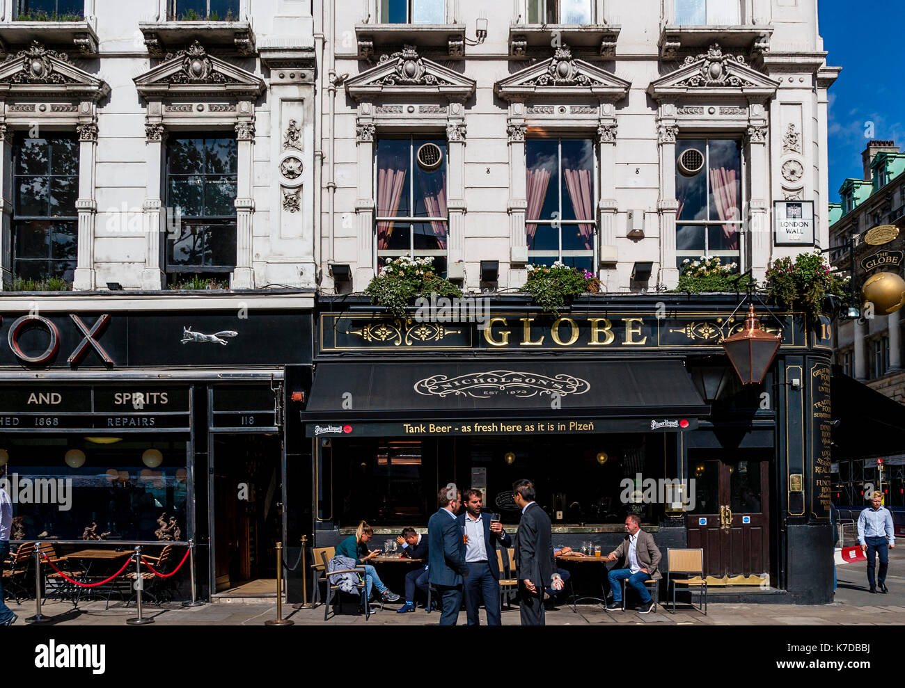 Globe house london hi-res stock photography and images - Alamy