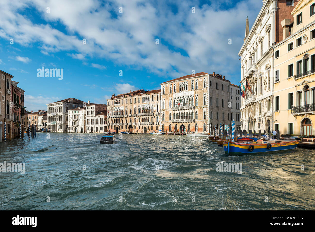 Palazzo Ca' Foscari, headquarters of the University, to the left ...