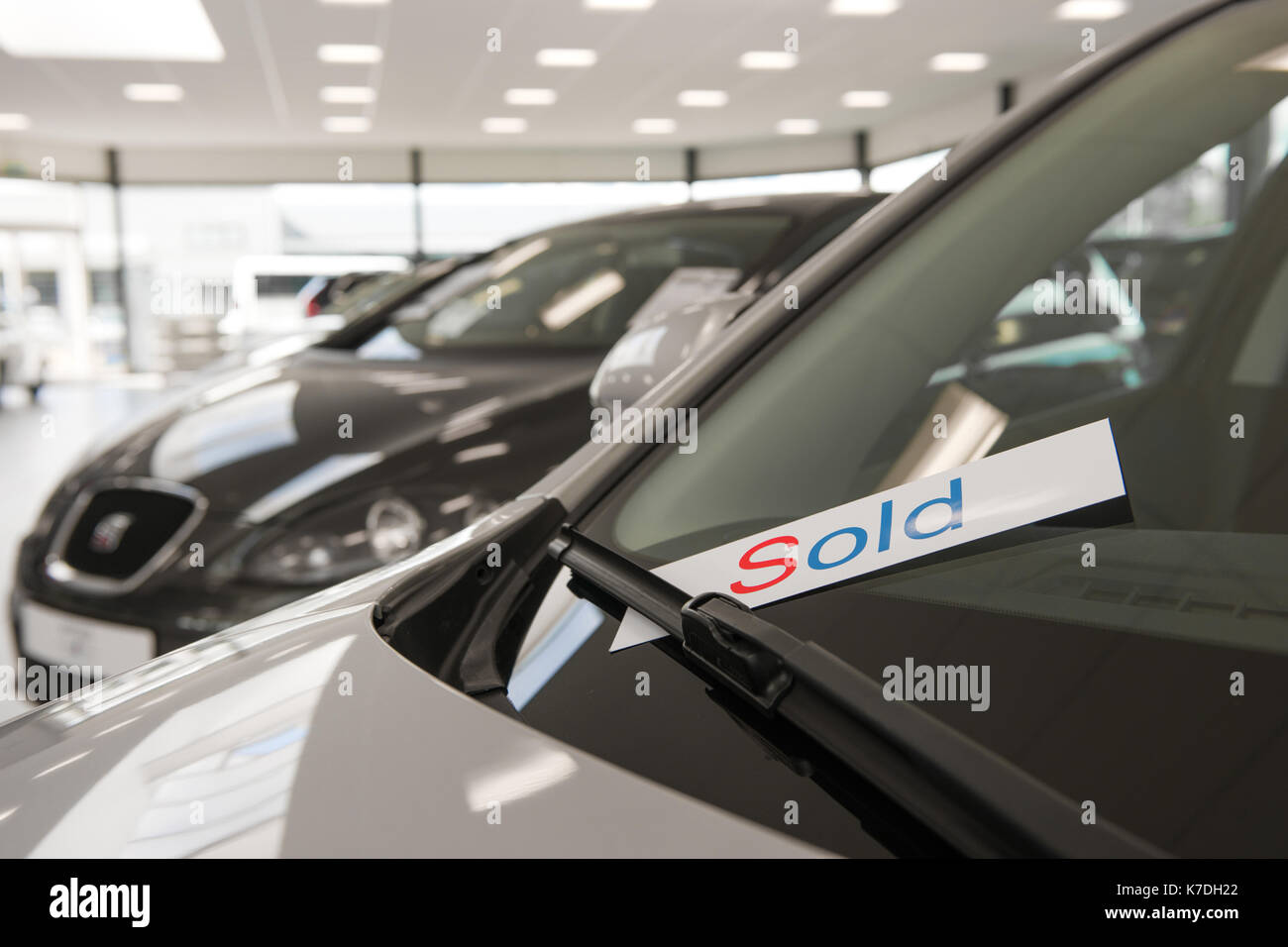 Car sold sign hi-res stock photography and images - Alamy