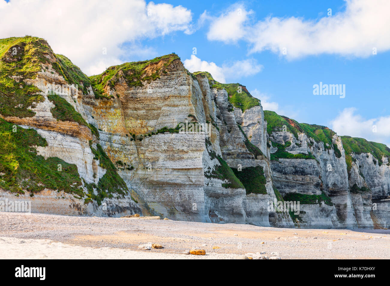 Impressive coastal rocky wall at low tide on a beach in Normandy Stock ...