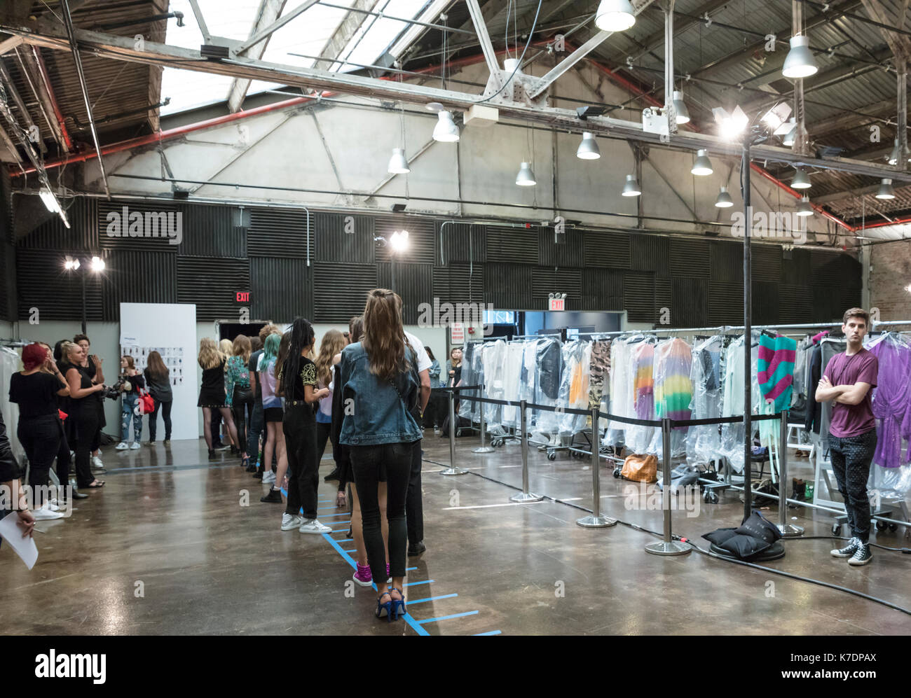 Female runway models backstage hi-res stock photography and images - Alamy