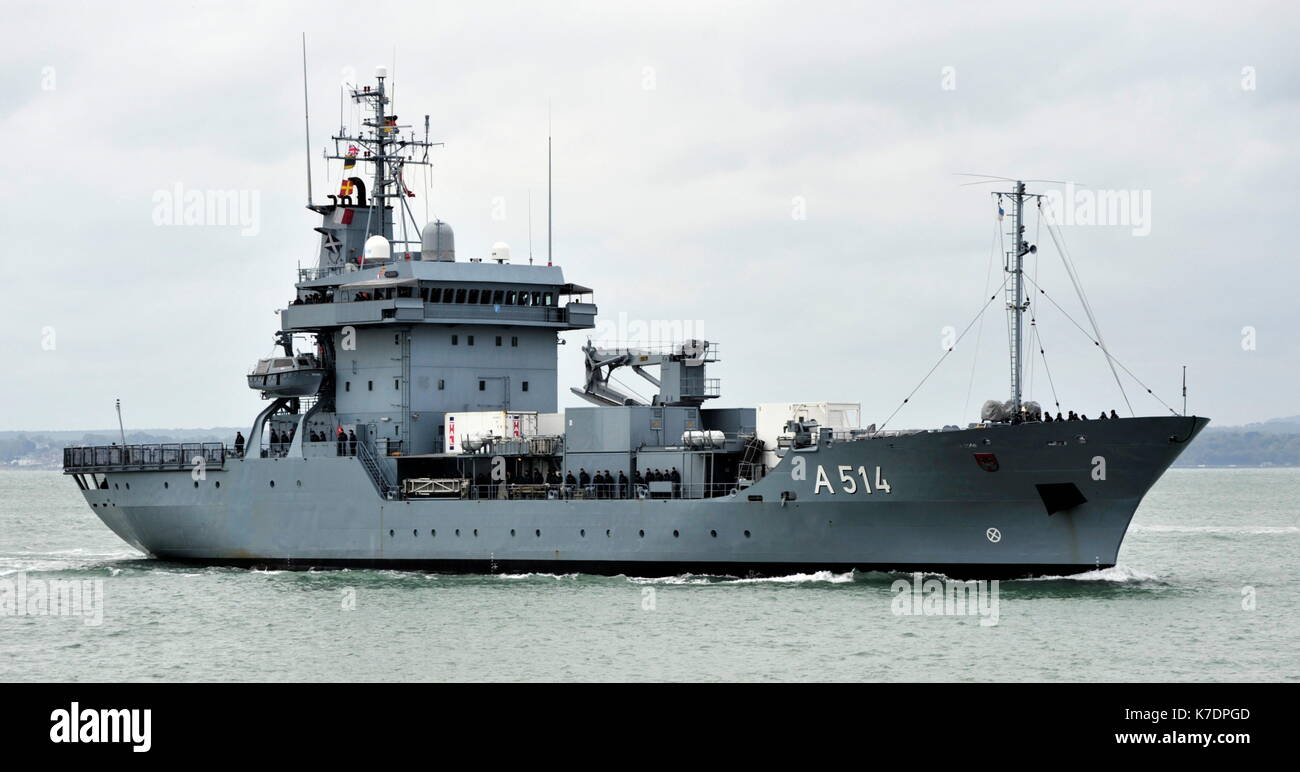 AJAXNETPHOTO. 1ST MAY, 2015. PORTSMOUTH, ENGLAND. - ATTACK CRAFT TENDER ...