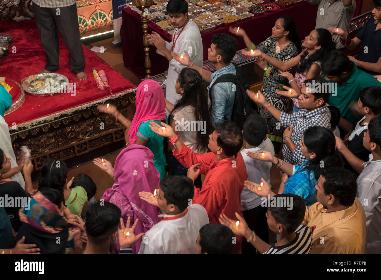 Devotee crowd hi-res stock photography and images - Alamy
