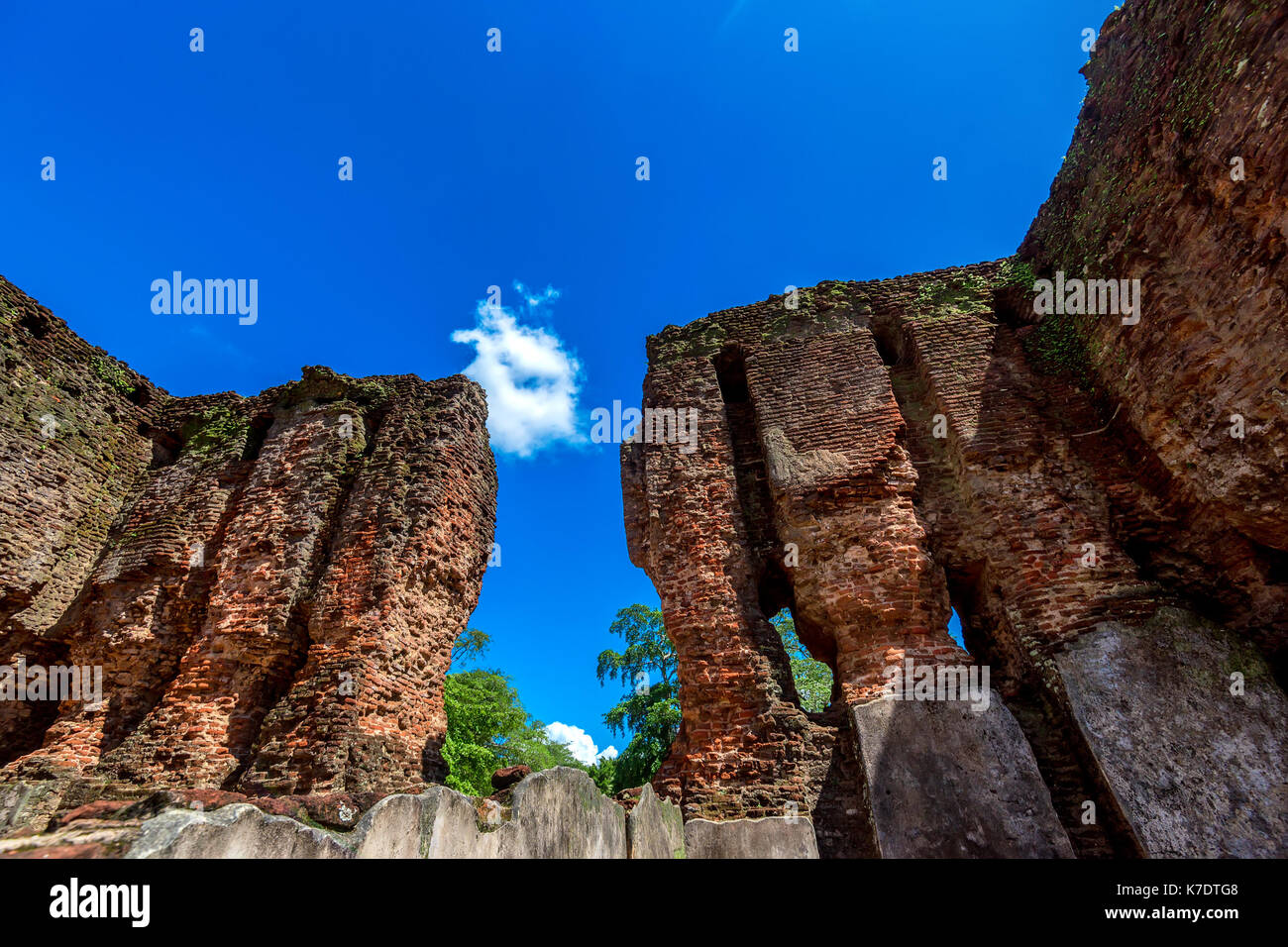 Royal palace of King Parakramabahu in Polonnaruwa Stock Photo - Alamy