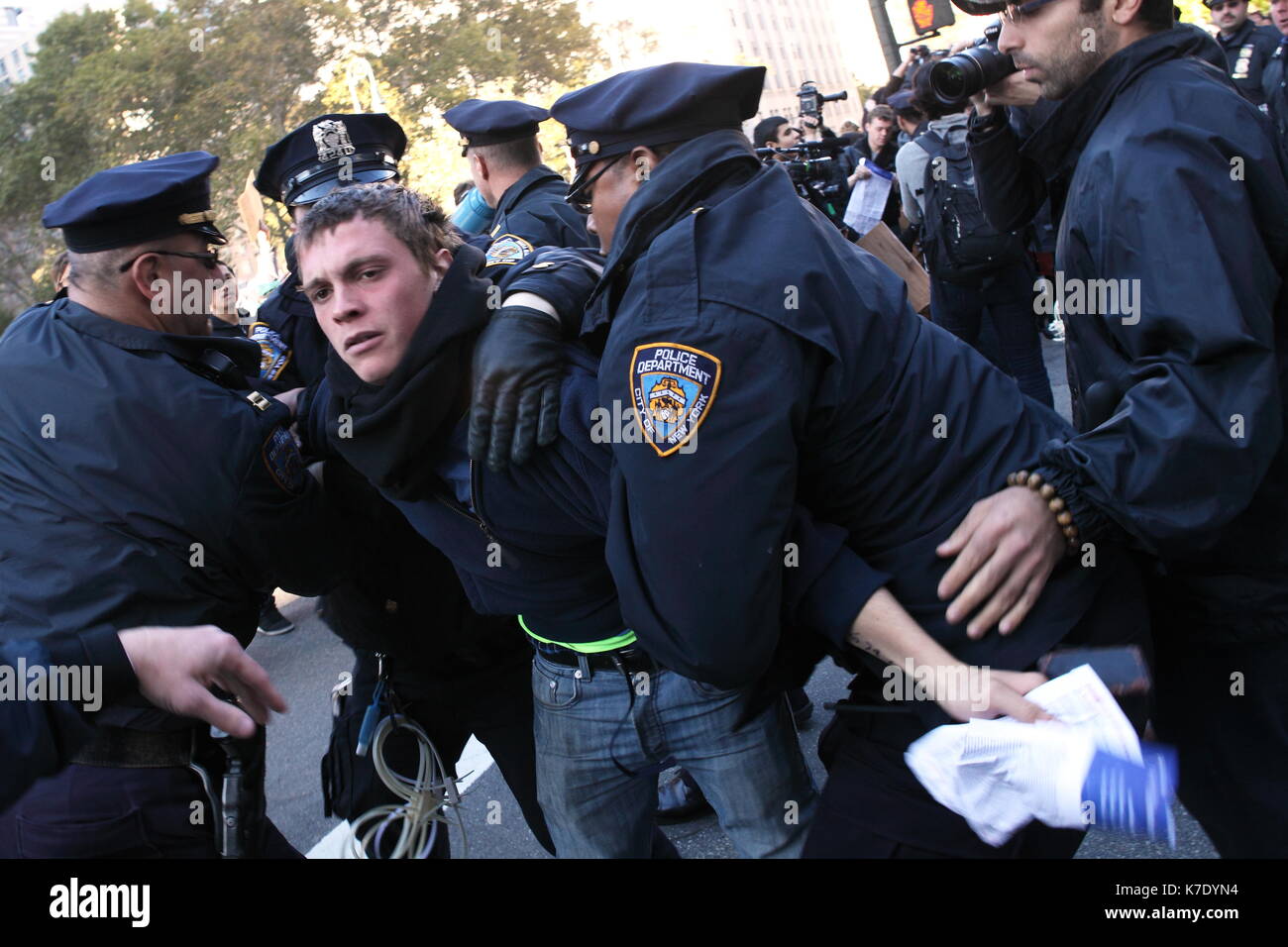 NYPD officers arrest a young an as he refuses to vacate the sidewalk ...