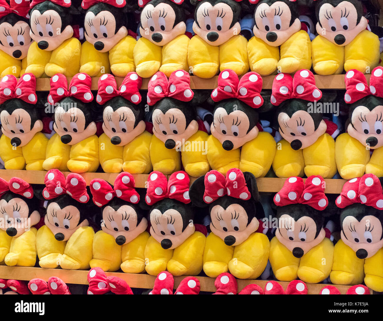 Children with minnie hi-res stock photography and images - Alamy