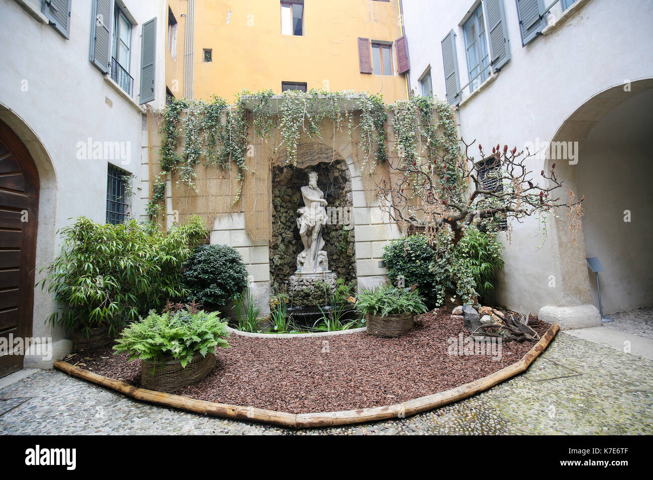 Thun statue hi-res stock photography and images - Alamy