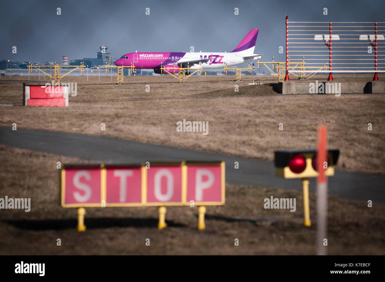 landing aircrafts at the airport ready to start Stock Photo - Alamy