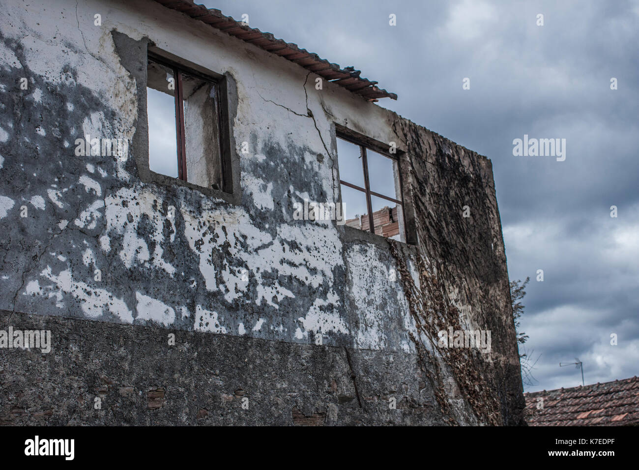 Burned house arson hi-res stock photography and images - Alamy
