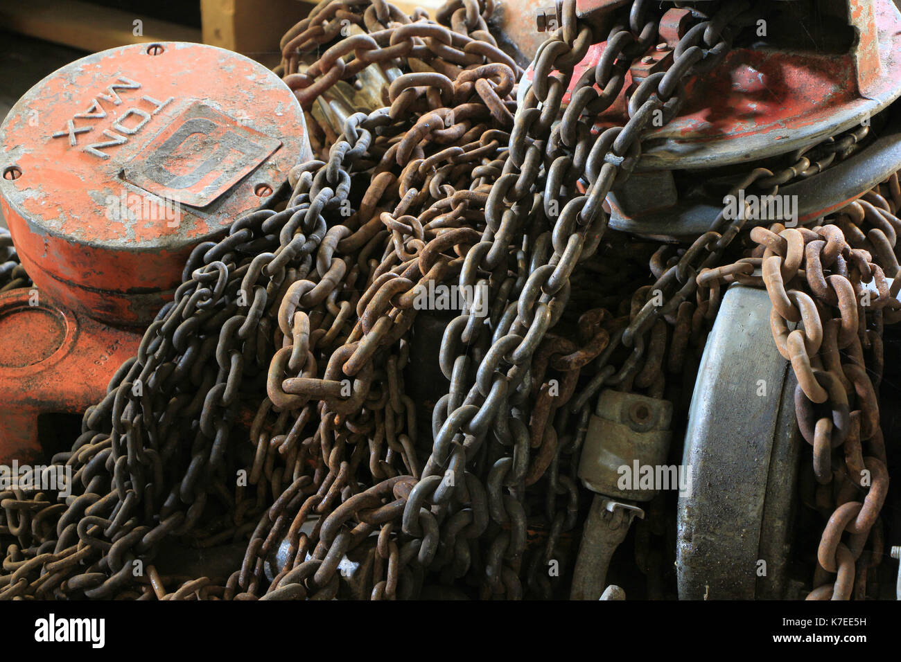 Chain hoist hi-res stock photography and images - Alamy