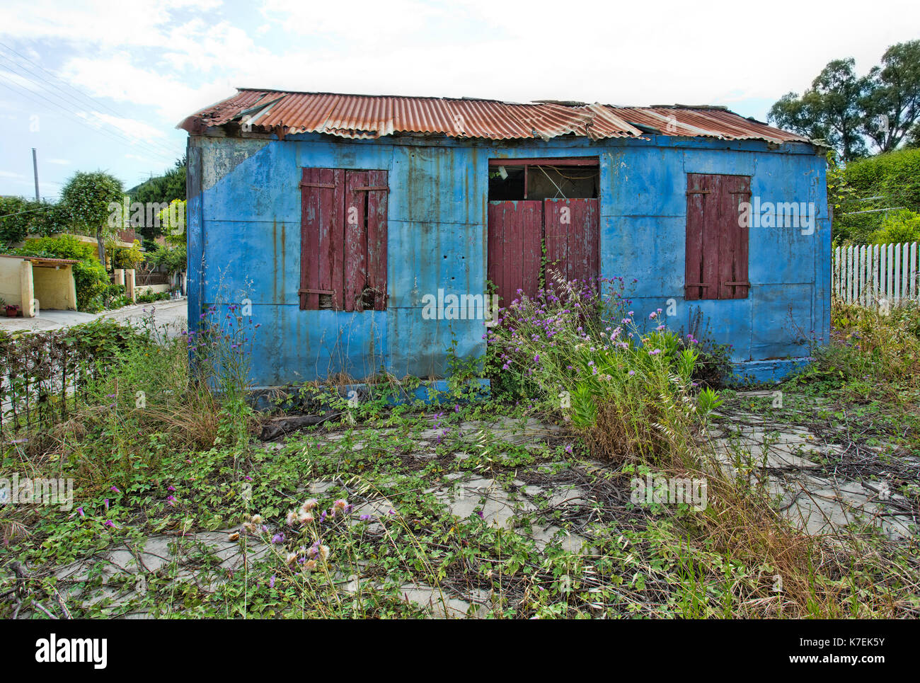Tin shed hi-res stock photography and images - Alamy