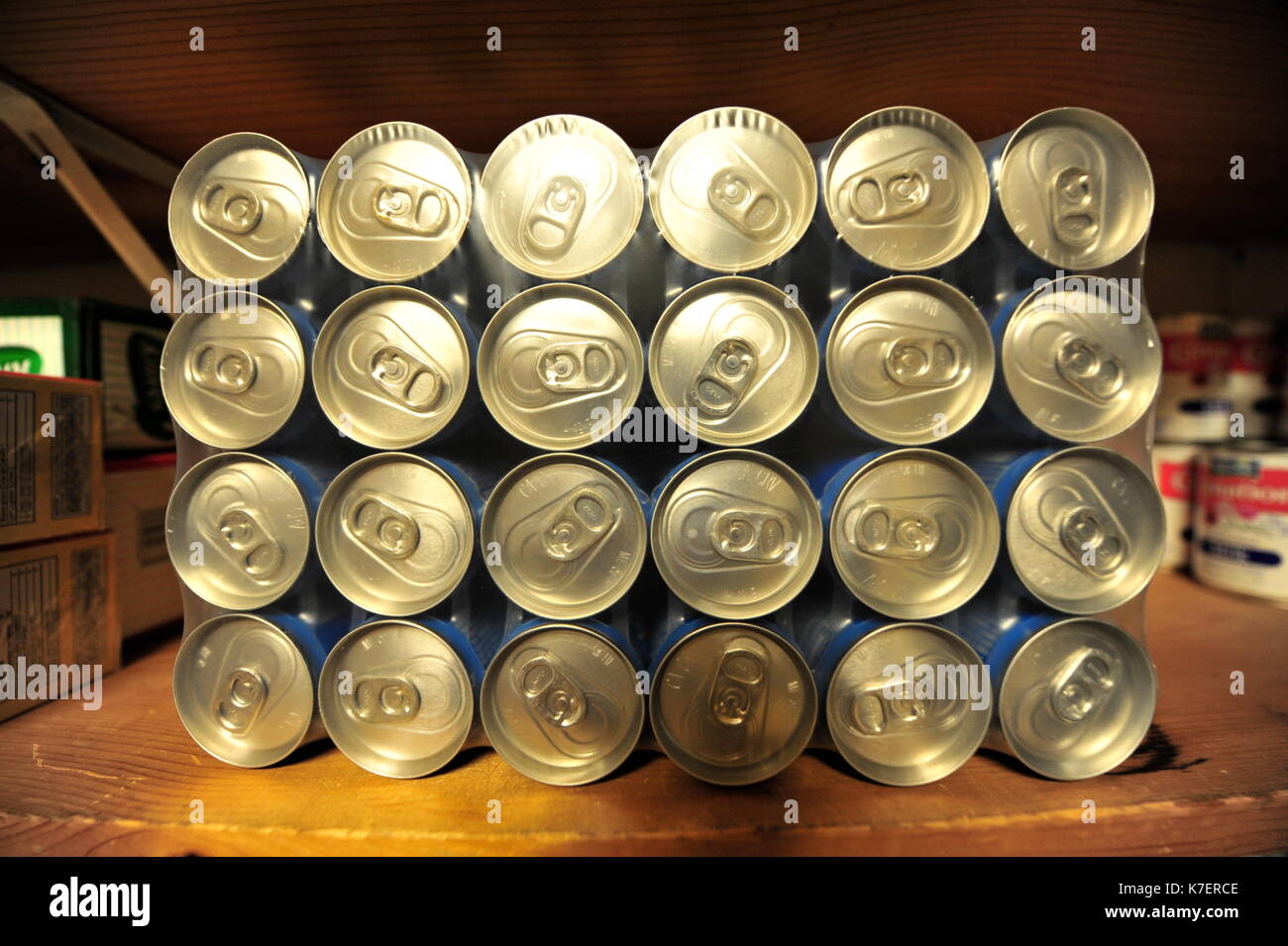 Cans on shelf hi-res stock photography and images - Alamy