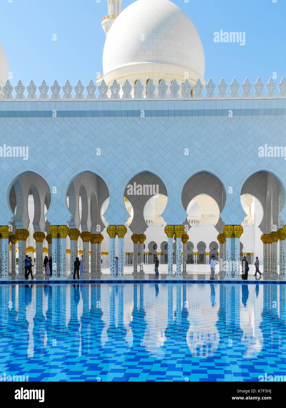 Covered passageways- Grand Mosque- Abu dhabi Stock Photo - Alamy