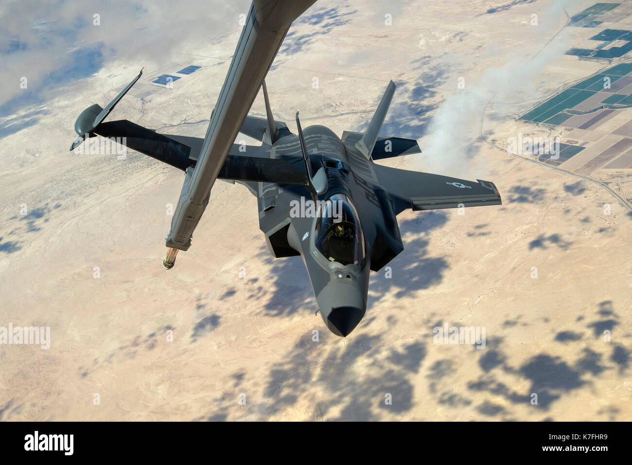 U.S. Air Force F-35A Lightning II Refueling Stock Photo - Alamy