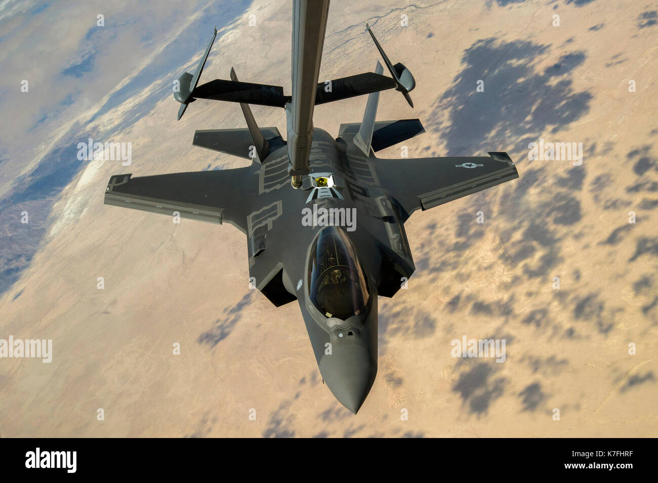 U.S. Air Force F-35A Lightning II Refueling Stock Photo - Alamy