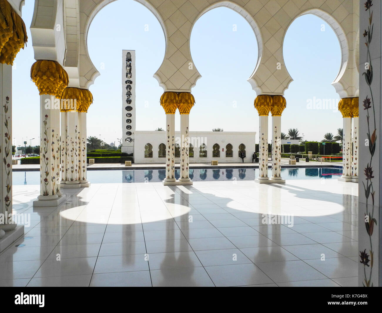 Exterior view of Grand Mosque Abu Dhabi- Sheikh Zayed Stock Photo - Alamy
