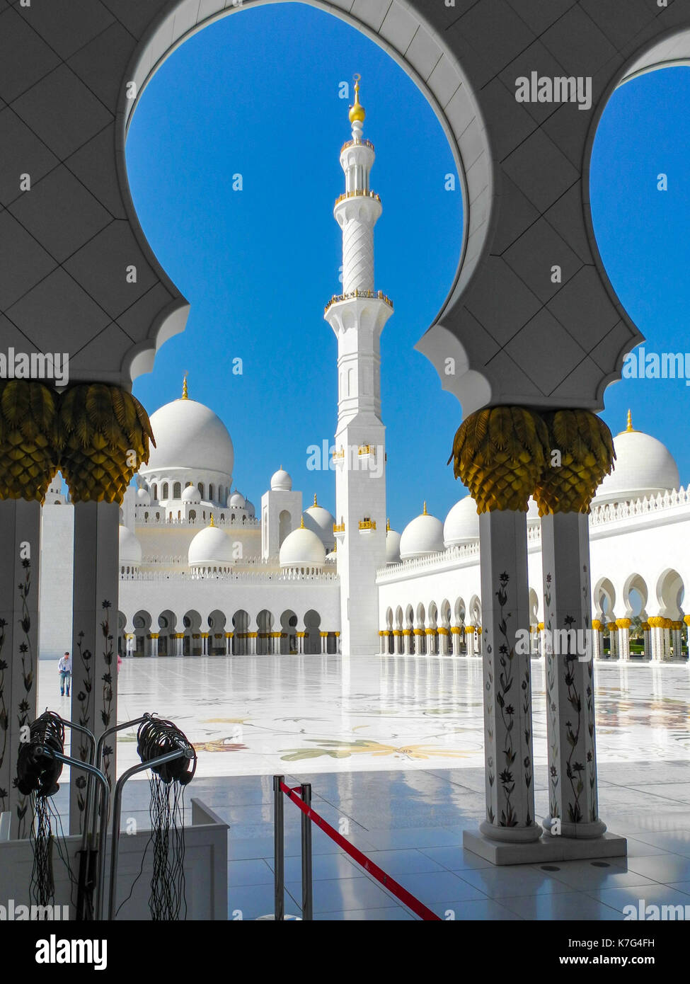 Exterior view of Grand Mosque Abu Dhabi- Sheikh Zayed Stock Photo - Alamy