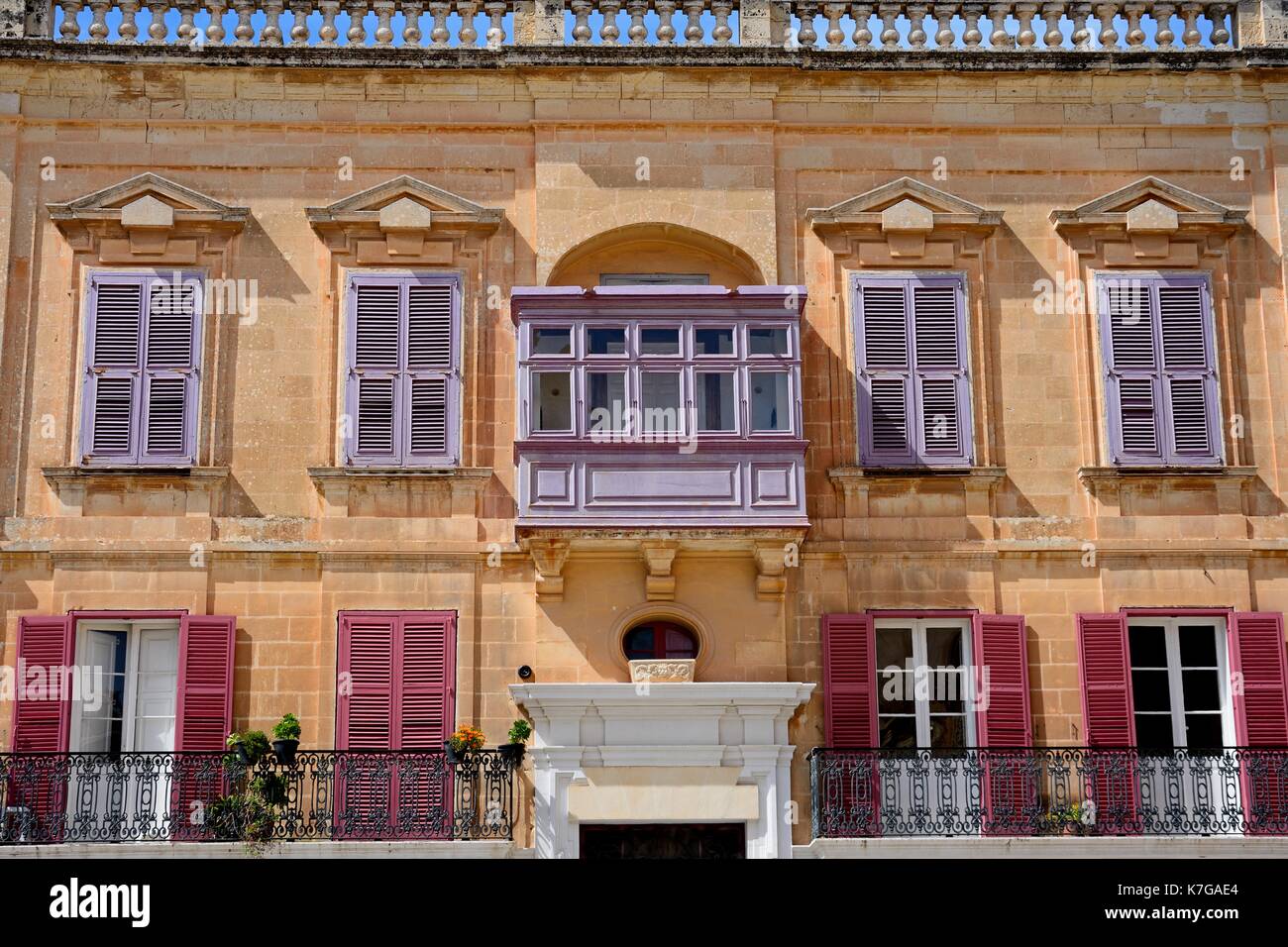 Old maltese houses building hi-res stock photography and images - Alamy