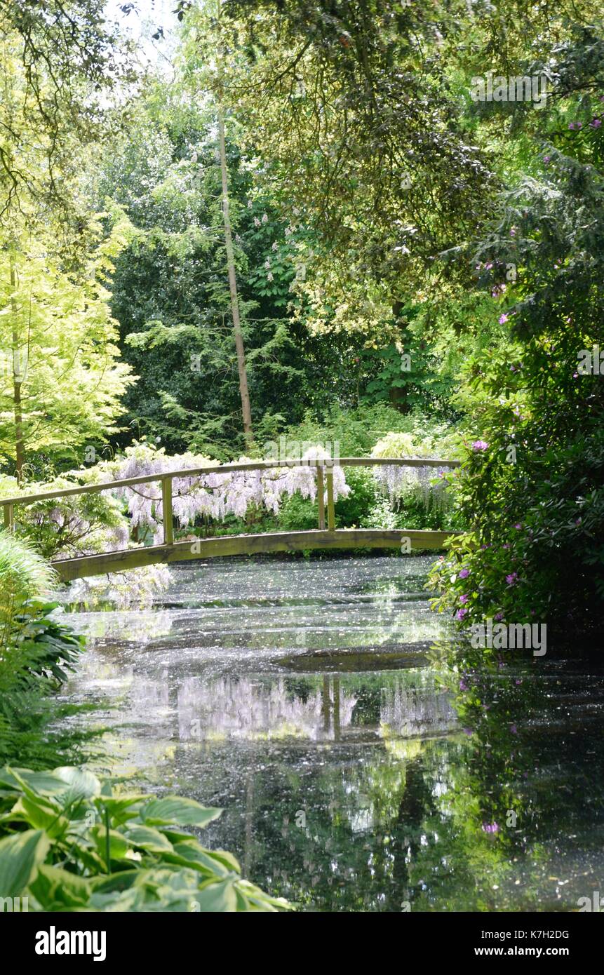 Arch wooden bridge hi-res stock photography and images - Alamy