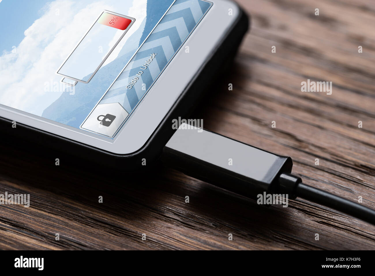 Battery symbol phone hi-res stock photography and images - Alamy