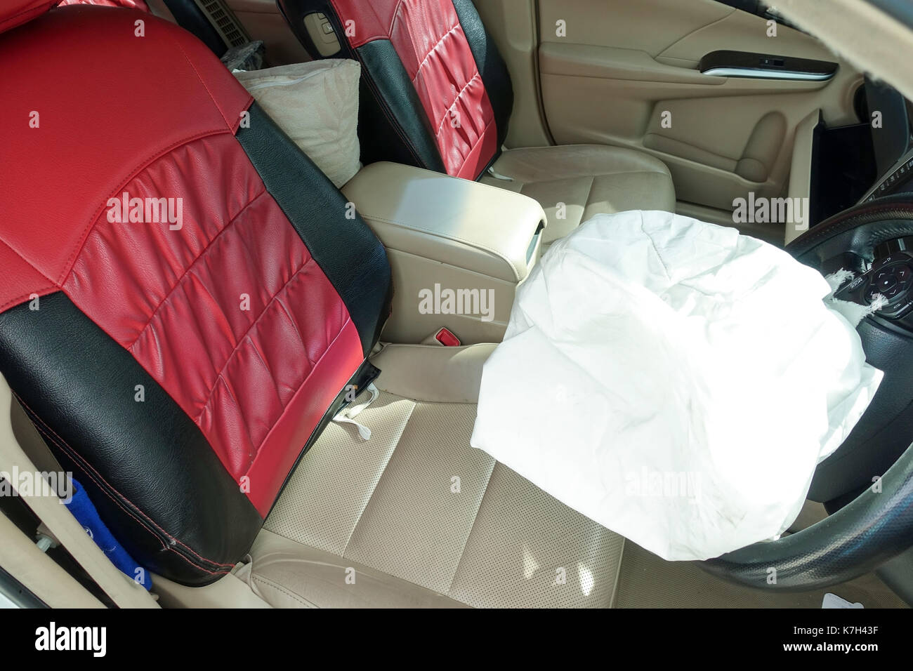 Deployed airbag hi-res stock photography and images - Alamy