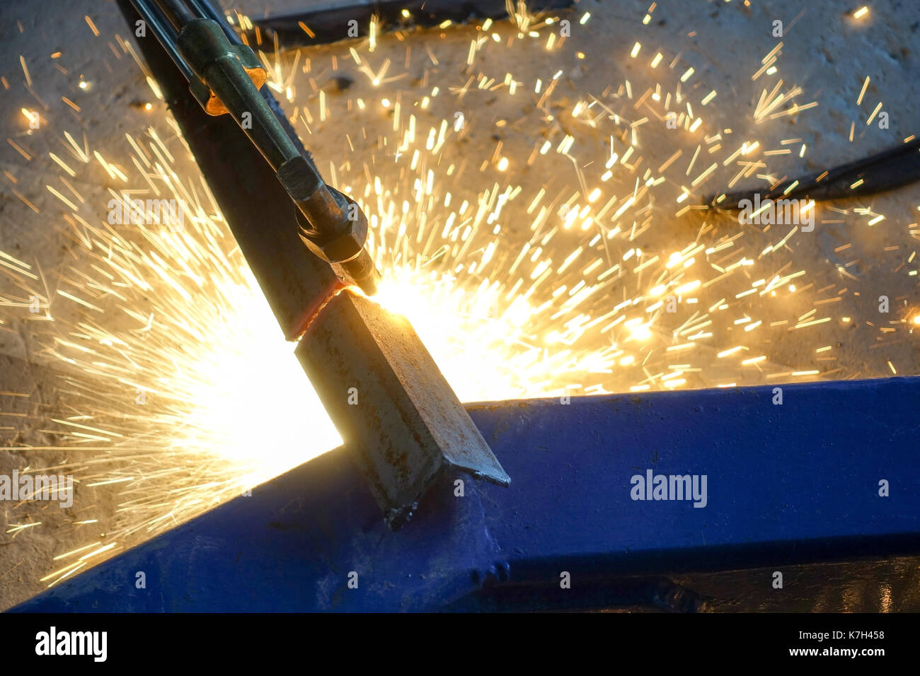 Cutting steel with gas torch - closeup Stock Photo - Alamy