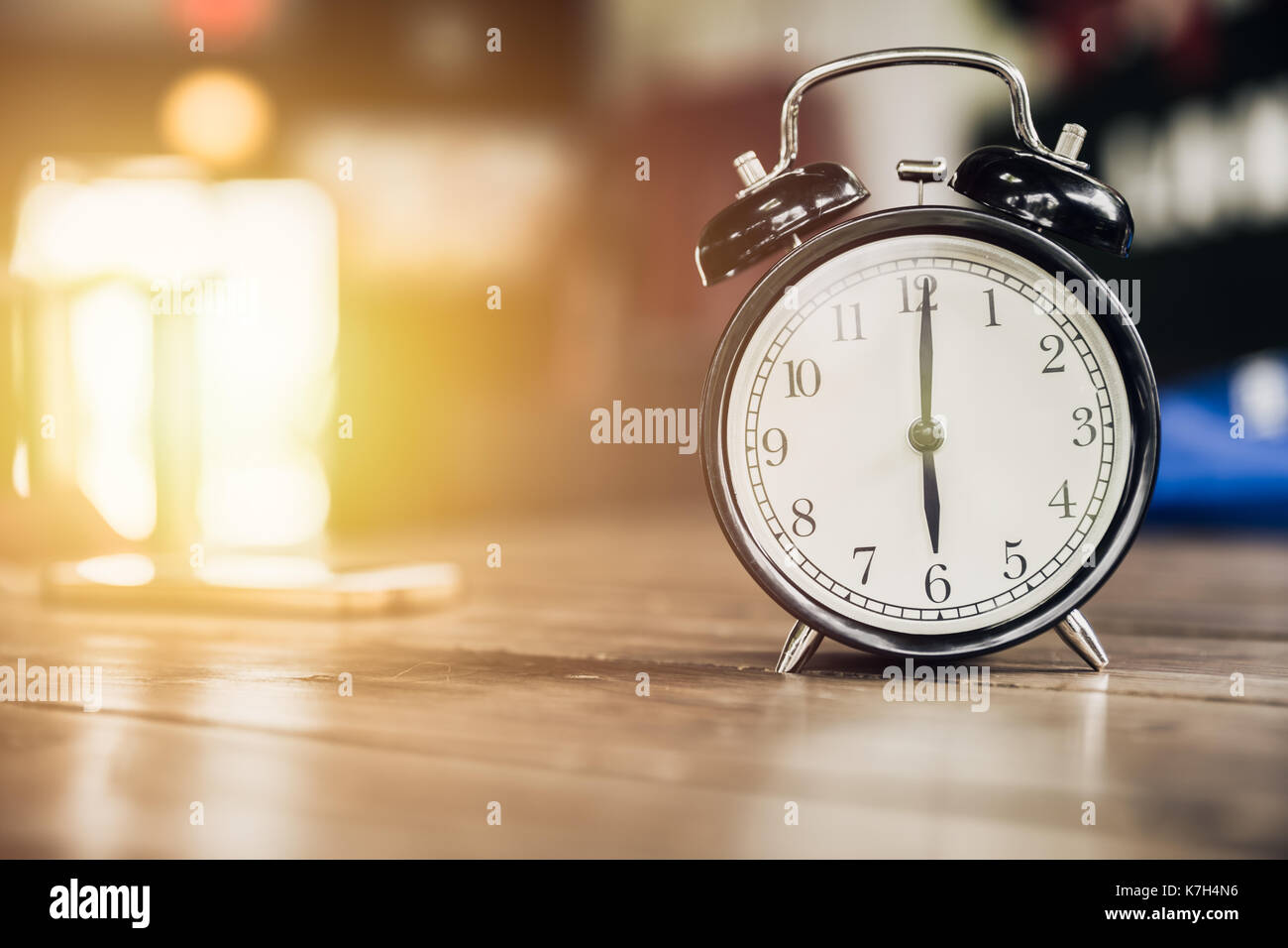 Clock showing 6 o'clock hi-res stock photography and images - Alamy