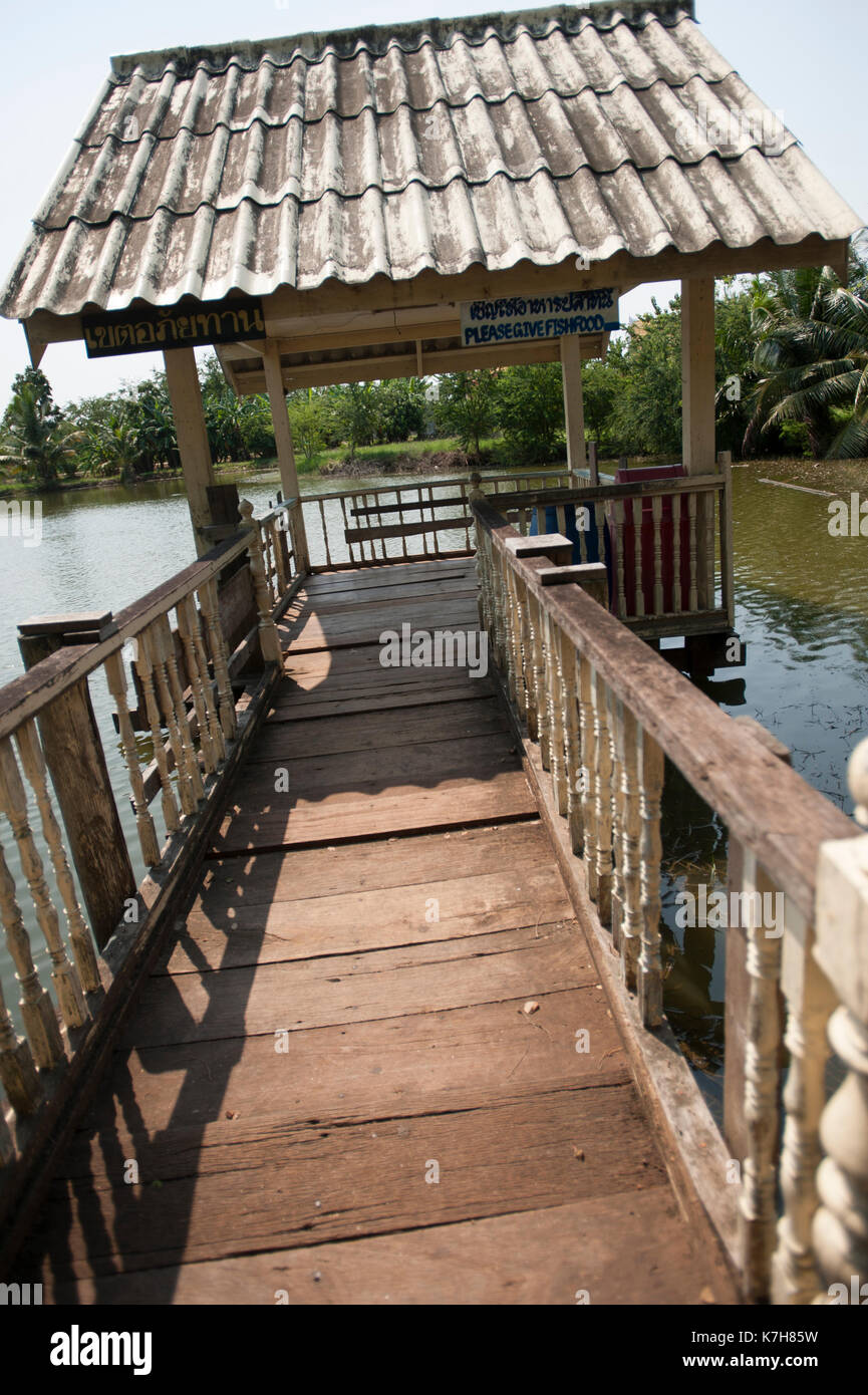 Wood platform with roof hi-res stock photography and images - Alamy