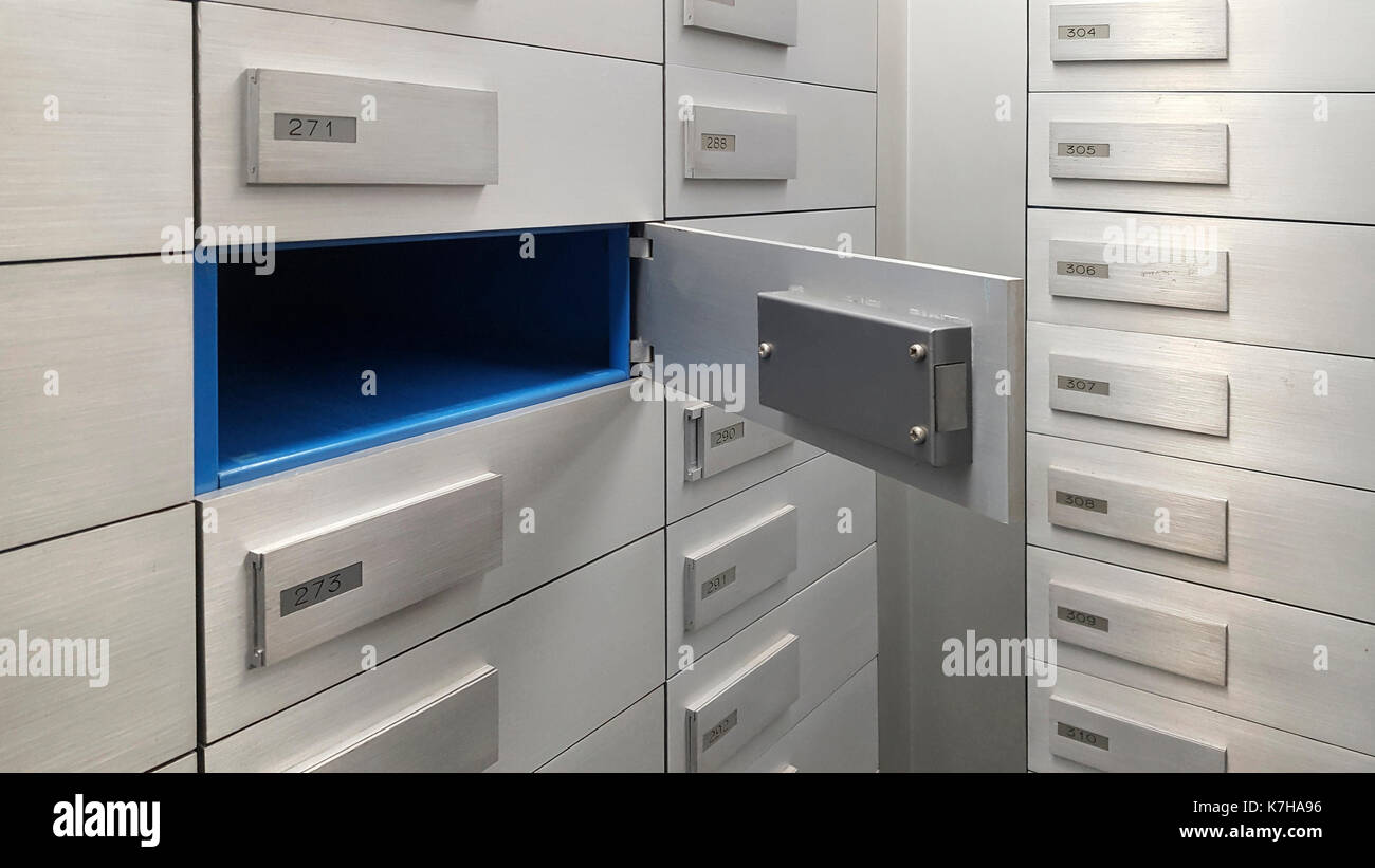 Safes hi-res stock photography and images - Alamy