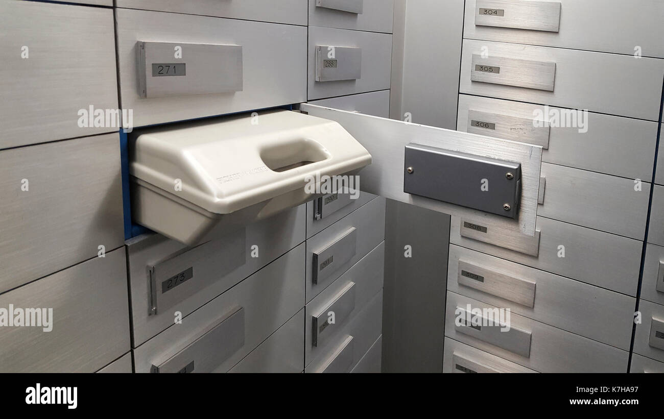 Safes hi-res stock photography and images - Alamy