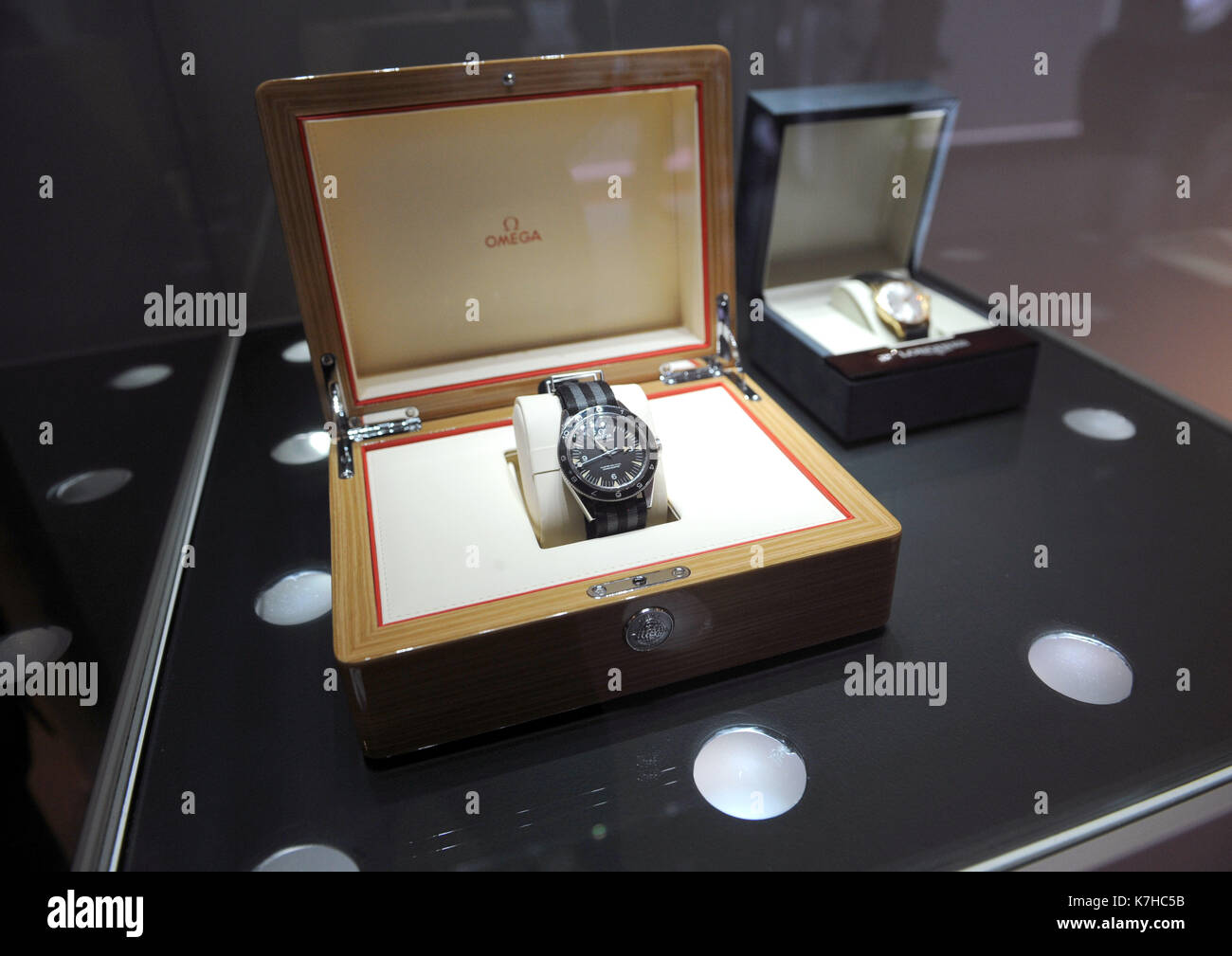 Daniel craig spectre omega hi-res stock photography and images - Alamy