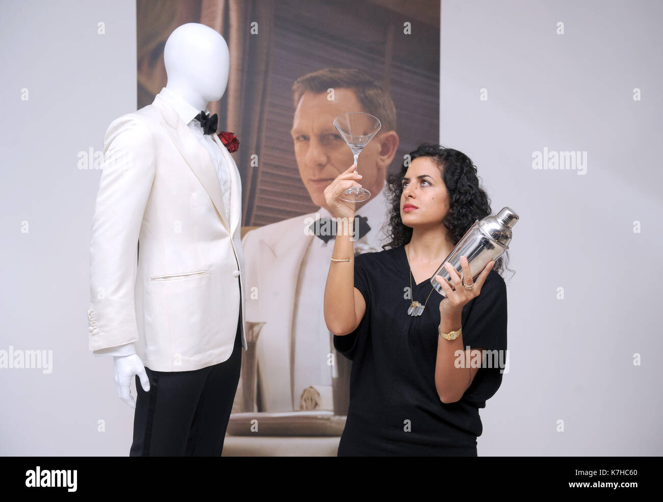 Daniel craig spectre poster hi-res stock photography and images - Alamy