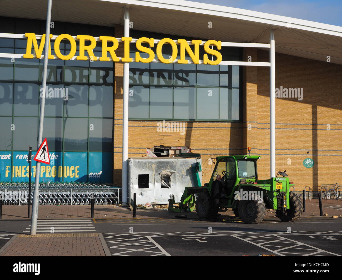 Supermarket raid hi-res stock photography and images - Alamy