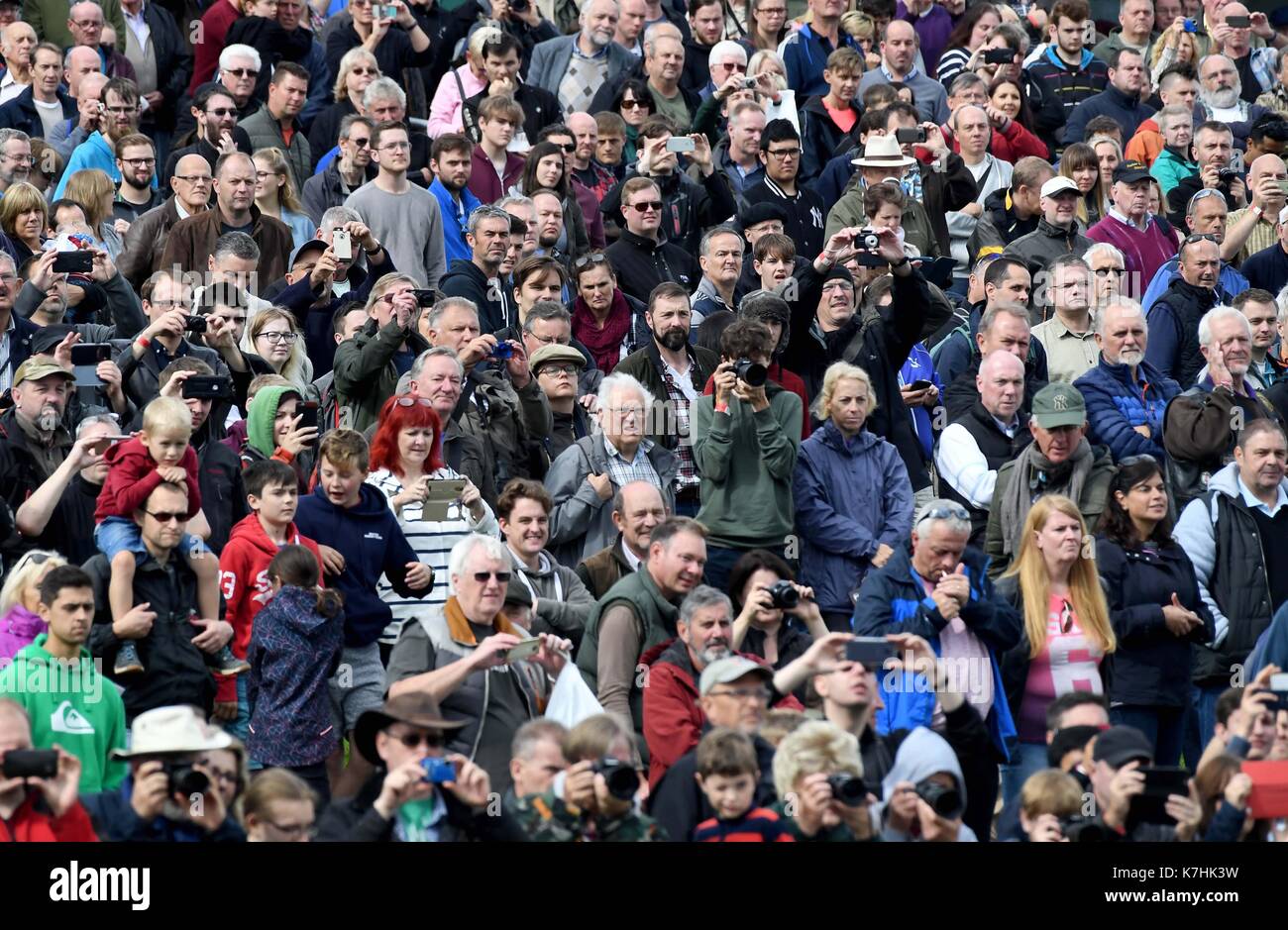 Spectator crowds hi-res stock photography and images - Alamy
