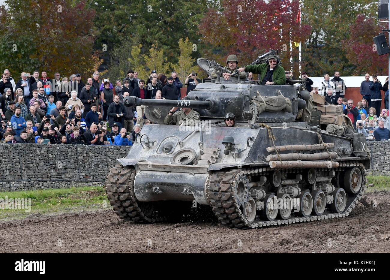 Demonstration at Bovington Tank Museum of the M4 Sherman from the film ...