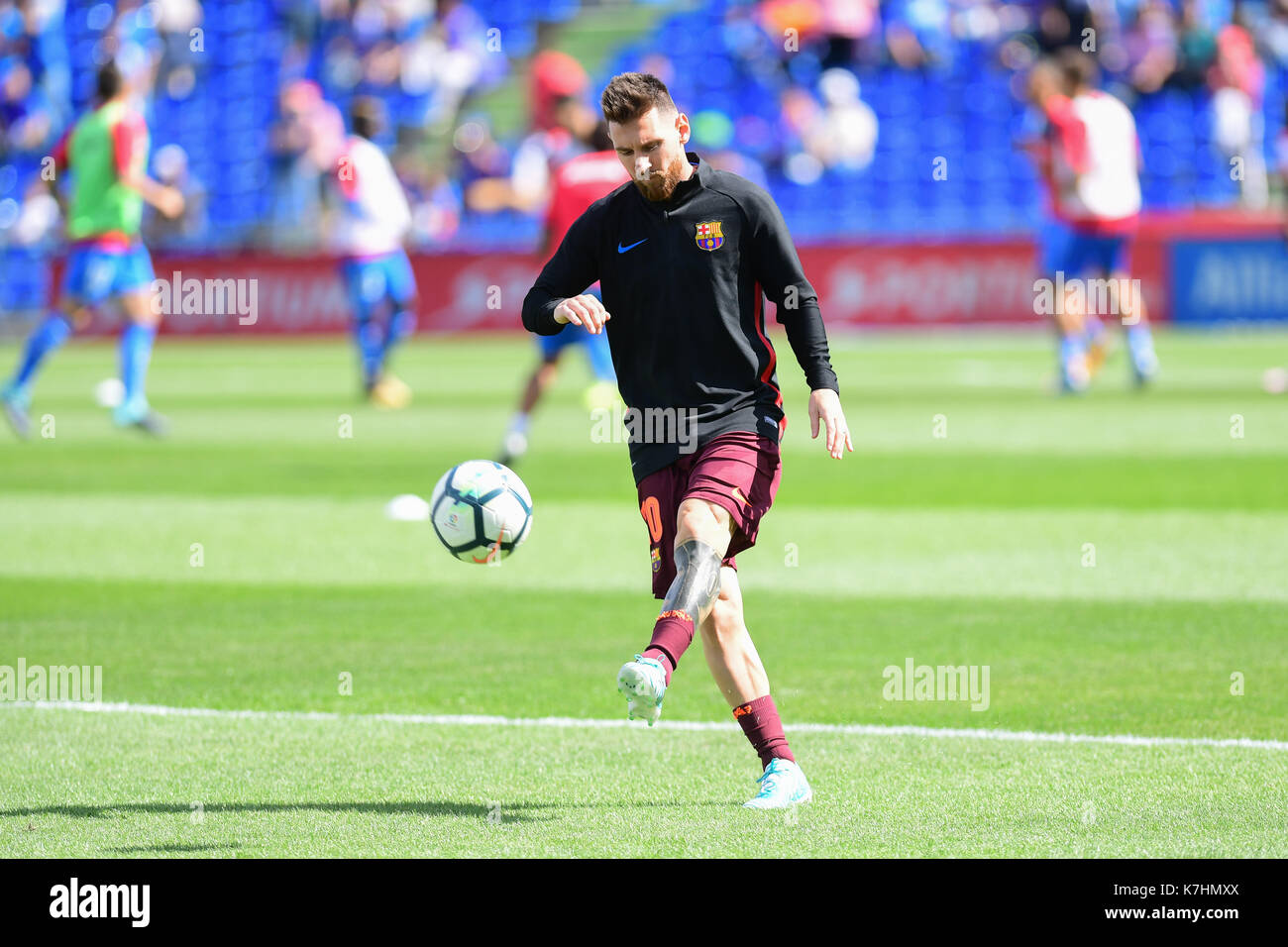 Lionel messi in action hi-res stock photography and images - Alamy