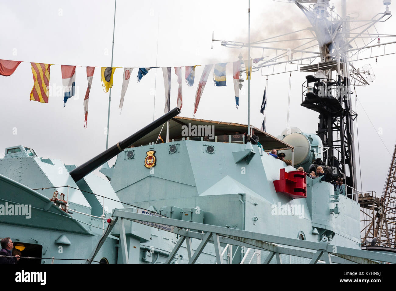 Qf 4 5 inch gun hi-res stock photography and images - Alamy