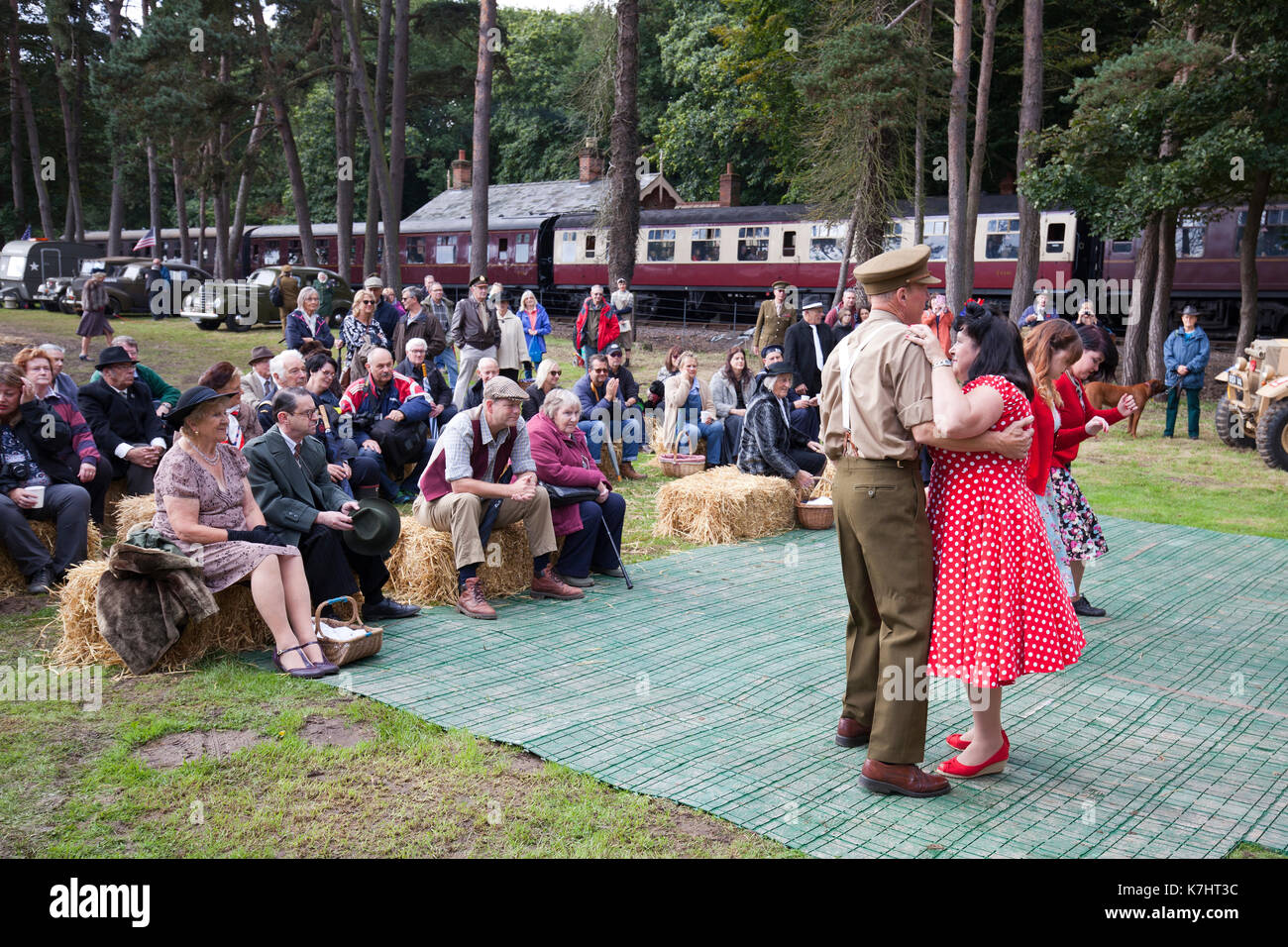 1940s fashion hi-res stock photography and images - Alamy