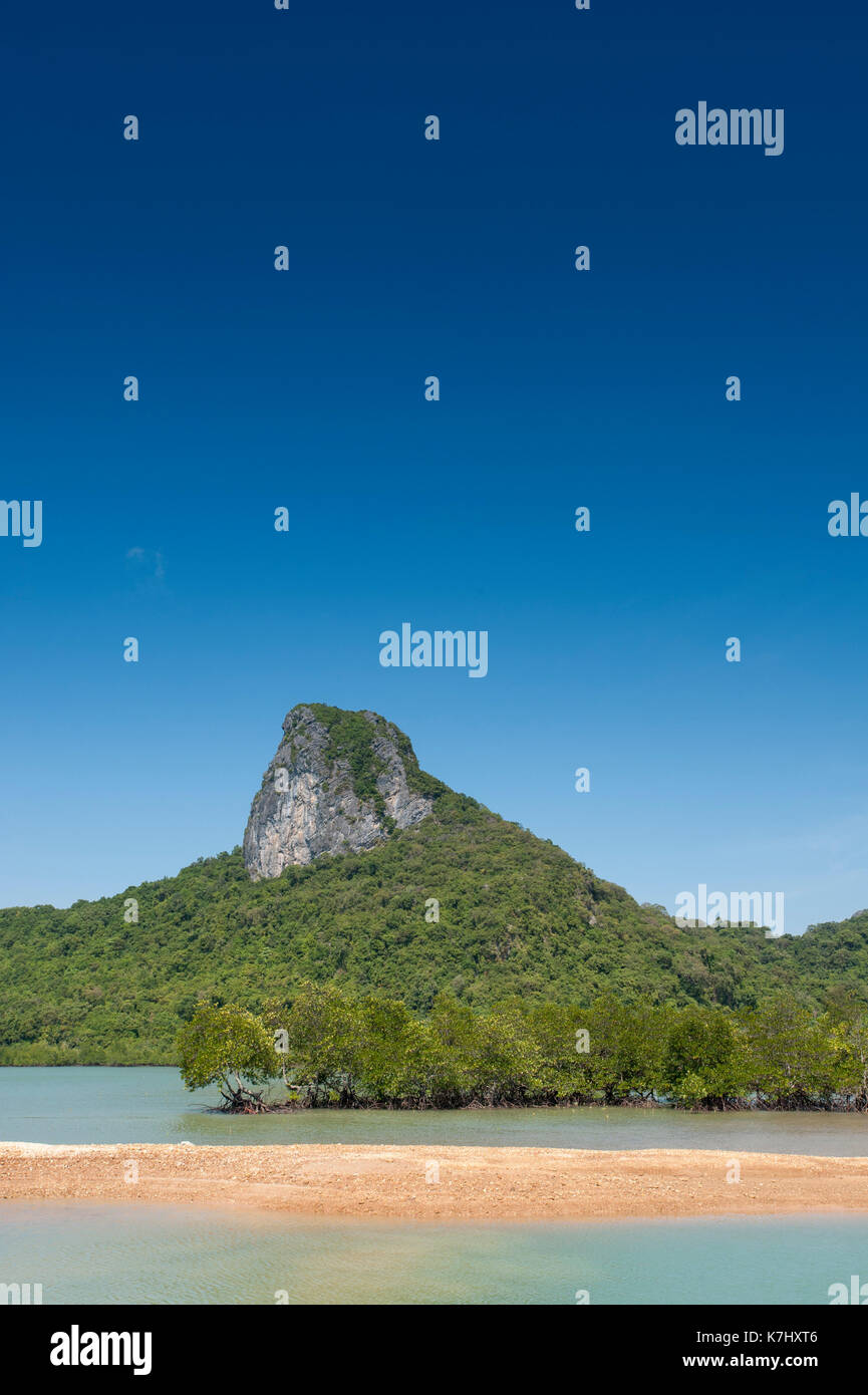 Ang thong islands national park hi-res stock photography and images - Alamy