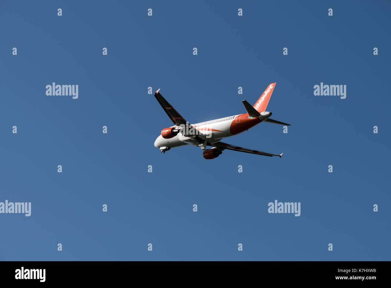EasyJey Airbus A320-214 departs Bristol Airport Stock Photo - Alamy