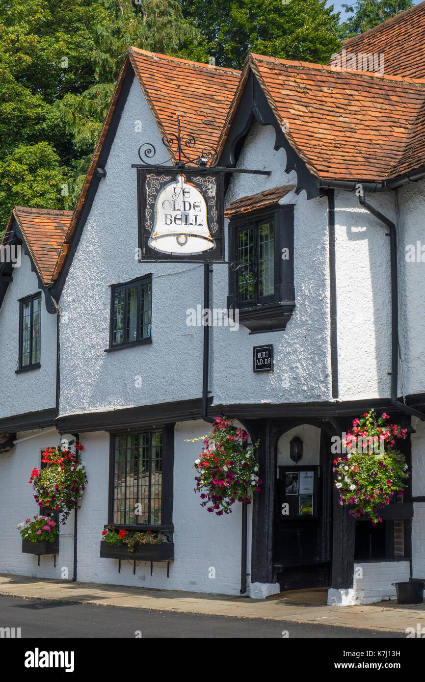 Old bell inn hi-res stock photography and images - Alamy