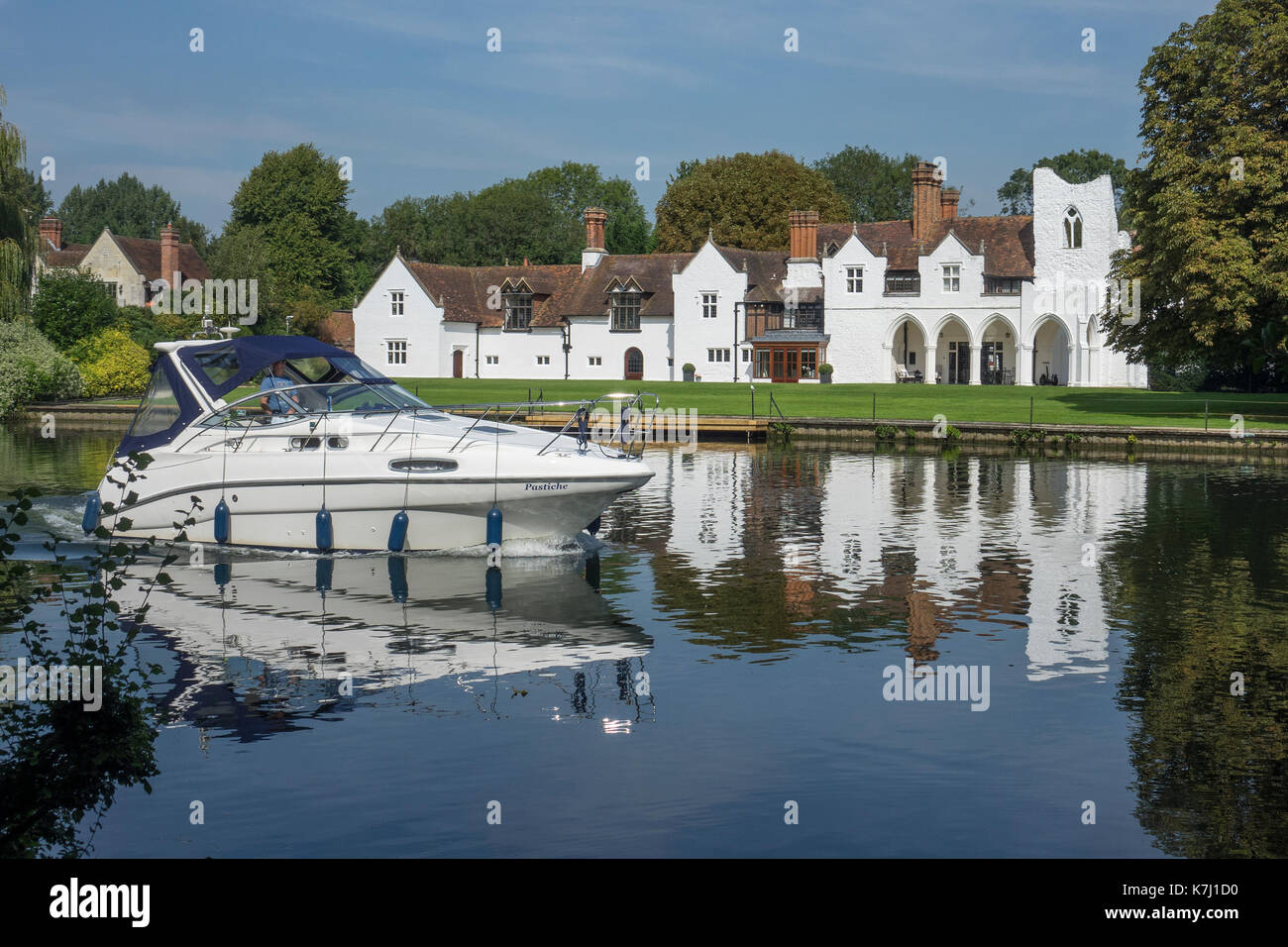Medmenham hi-res stock photography and images - Alamy
