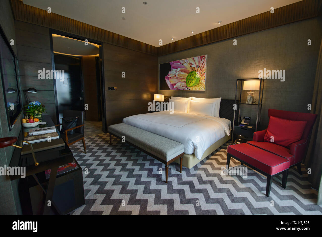 Five star hotel bedroom interior hi-res stock photography and images ...