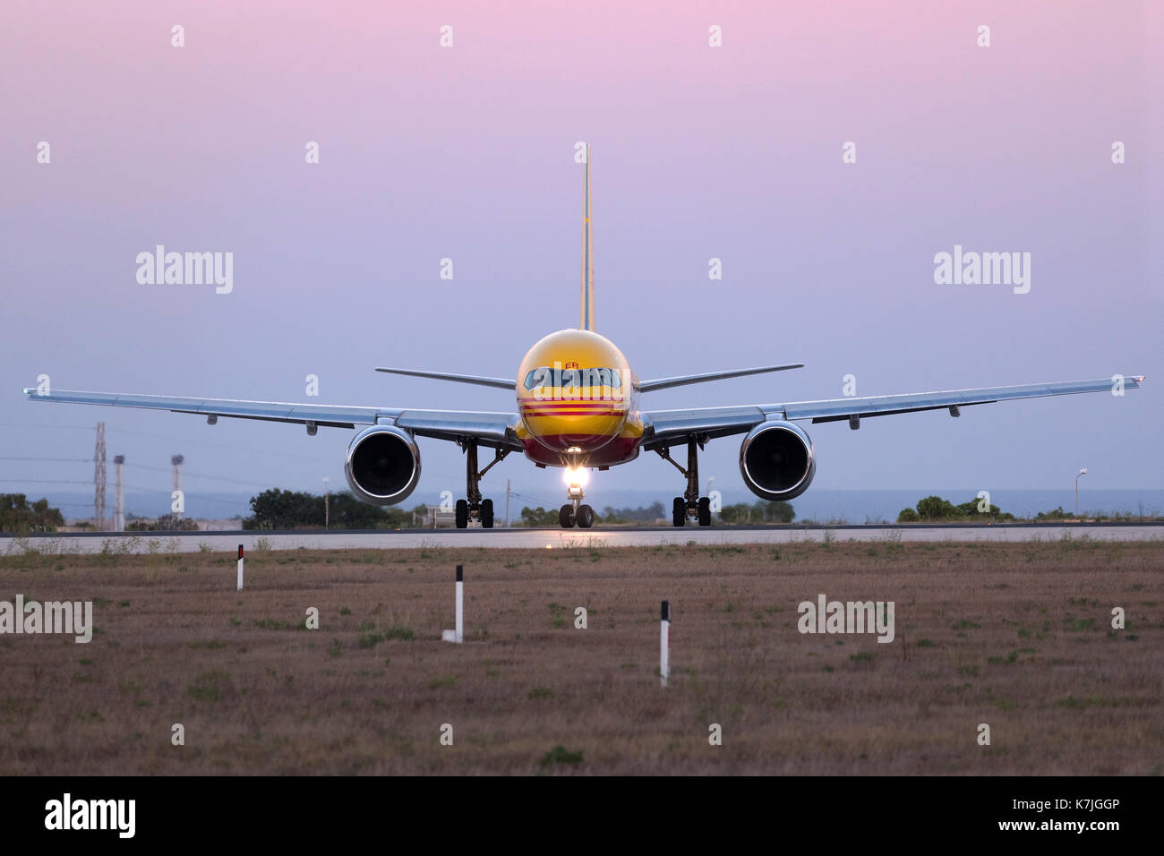 Dhl boeing 757 cargo aircraft hi-res stock photography and images - Alamy